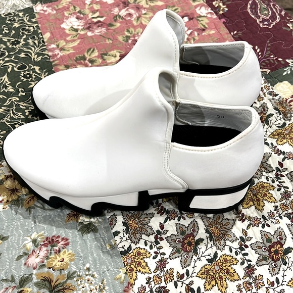 iRi NYC | Shoes | Iri Nyc Wes White Outline Low Top Sneakers Black ...